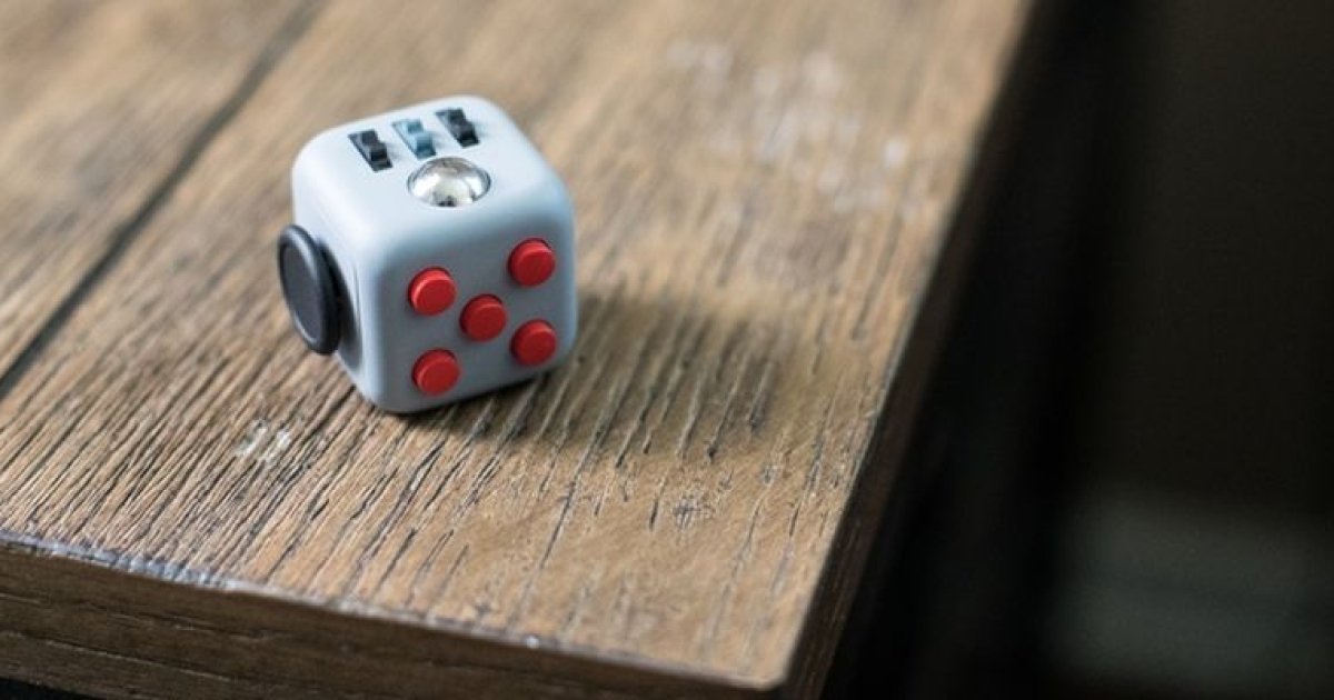 Игрушка для успокоения нервов Fidget Cube побила рекорд на Kickstarter ...