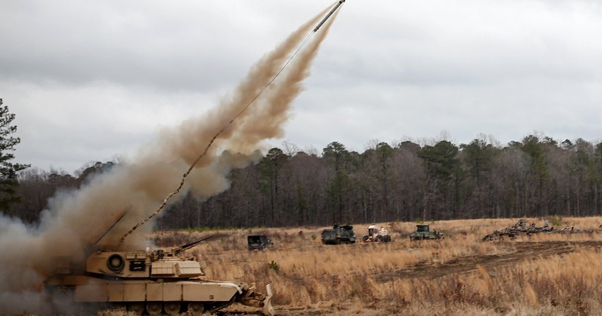 Система розмінування M58 MICLIC використовується ЗСУ на Запорізькому ...