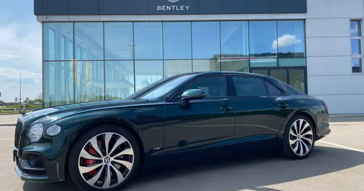 Bentley Flying Spur 2021 - у Києві під час війни продають елітний седан ...