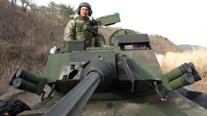 Танк Т-90 був знищений гарматою M242 Bushmaster — чому в цьому міг ...